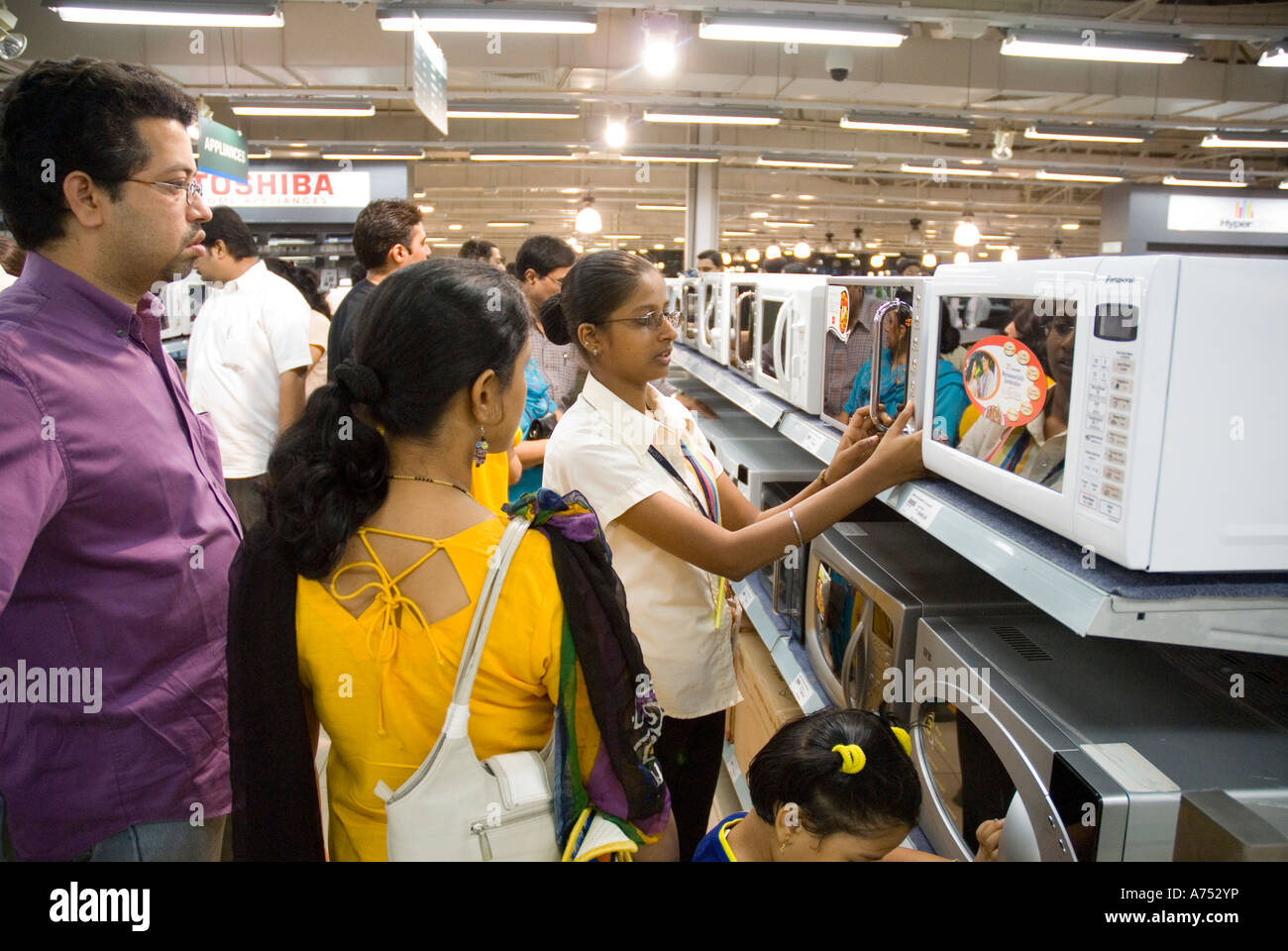 Microwaves hi-res stock photography and images - Alamy