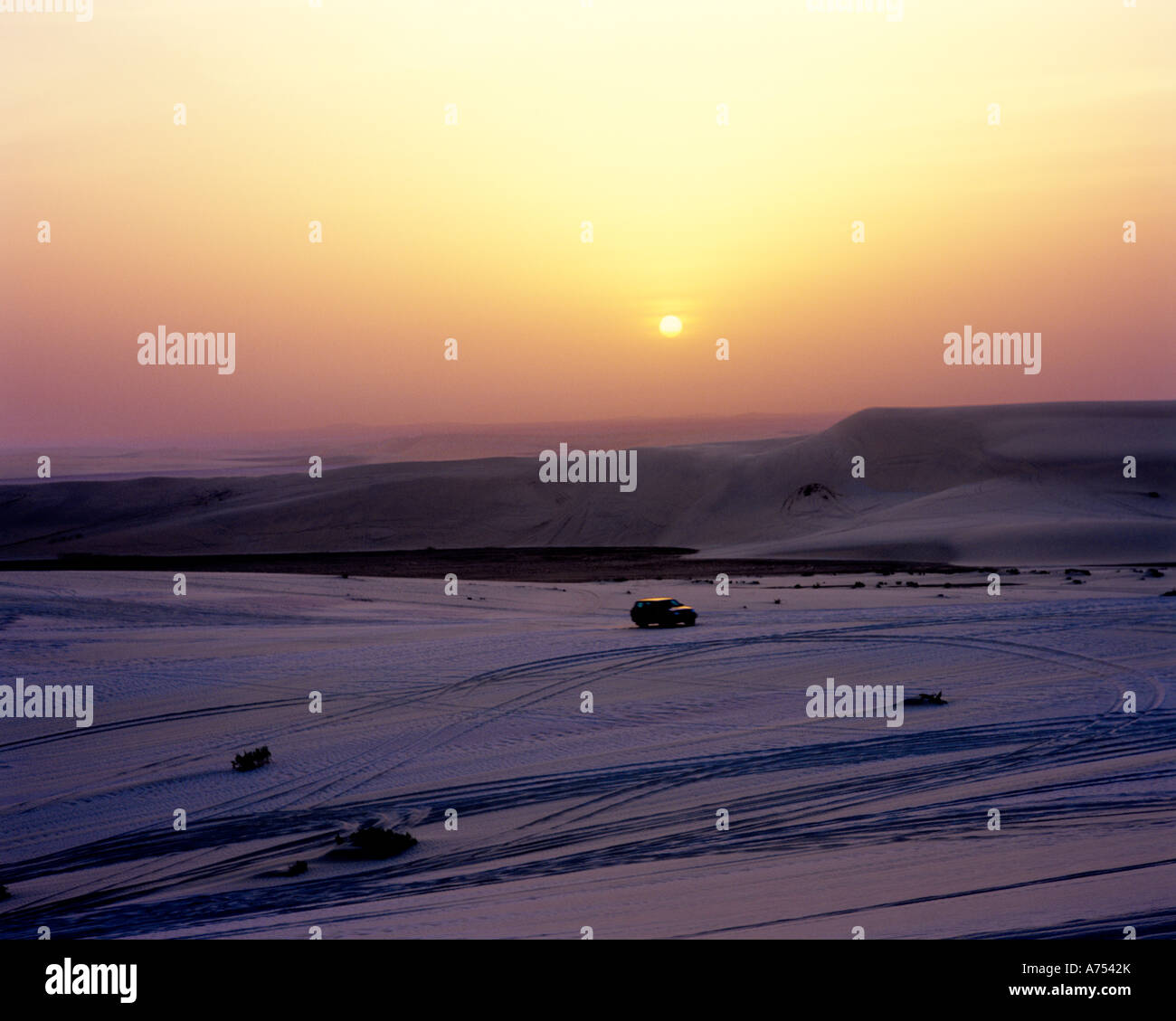 Qatar deserts hi-res stock photography and images - Alamy