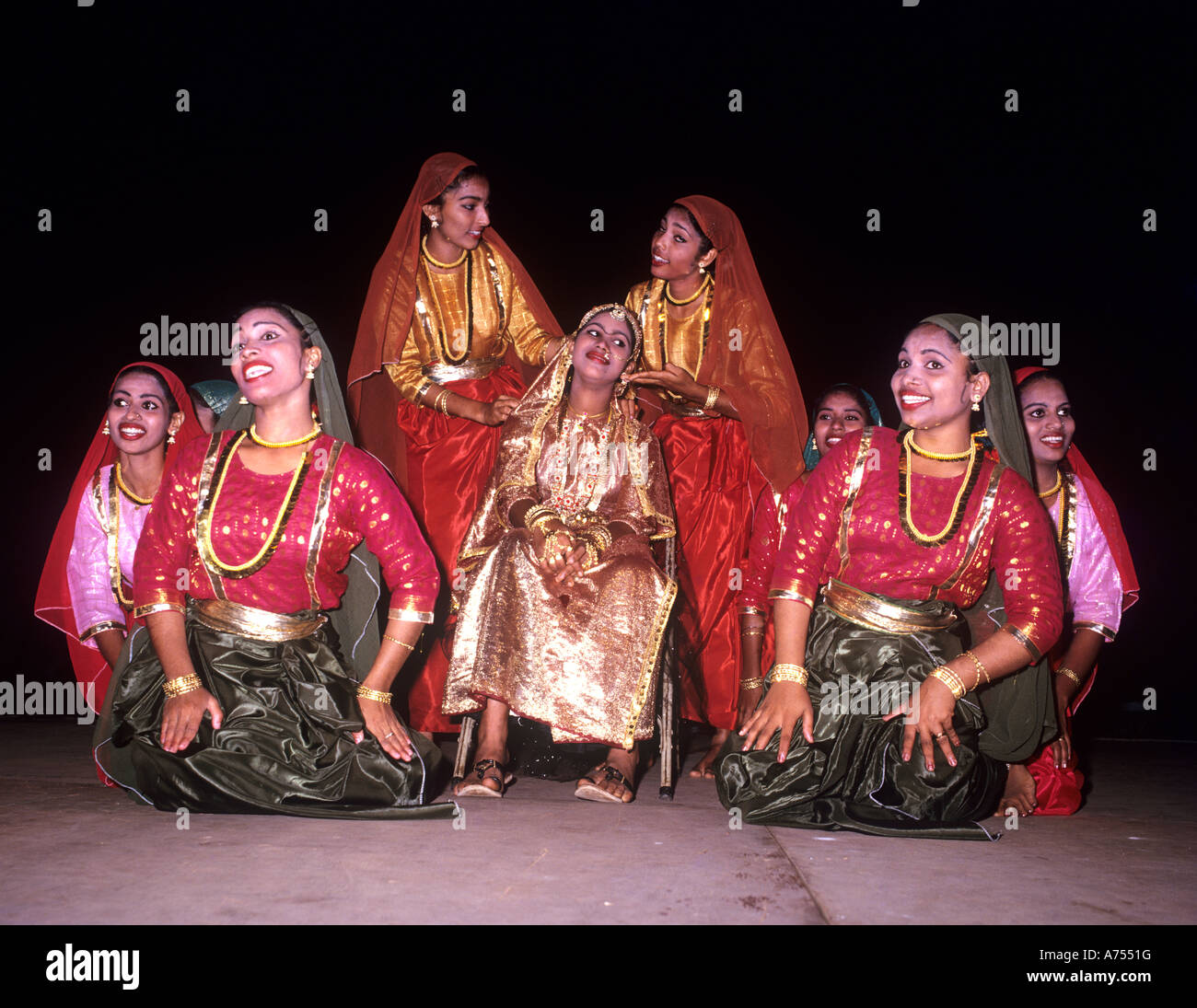 OPPANA A TRADITIONAL DANCEFORM OF MUSLIMS IN KERALA Stock Photo - Alamy