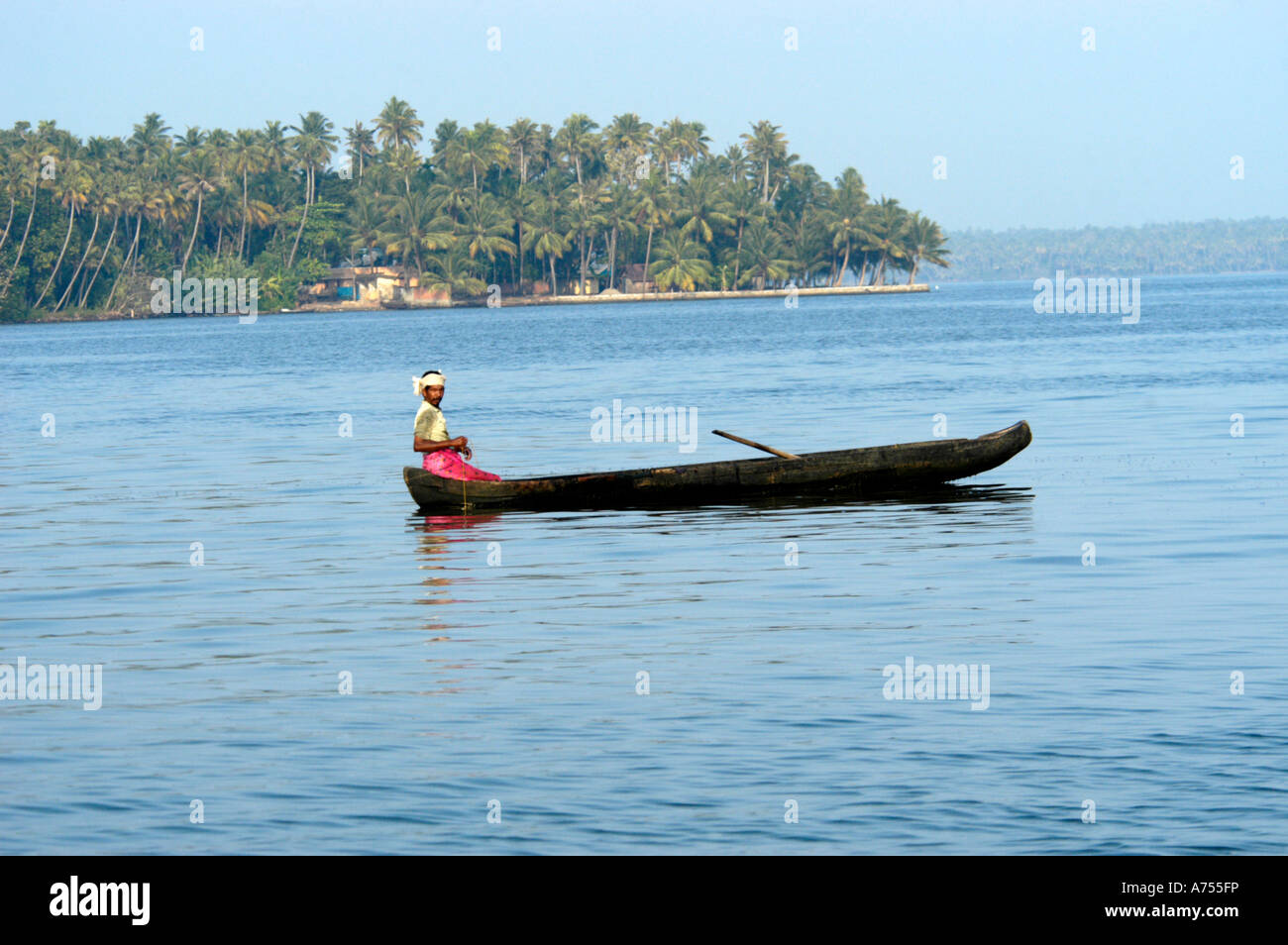 FISHING IN ASHTAMUDI LAKE KOLLAM Stock Photo - Alamy