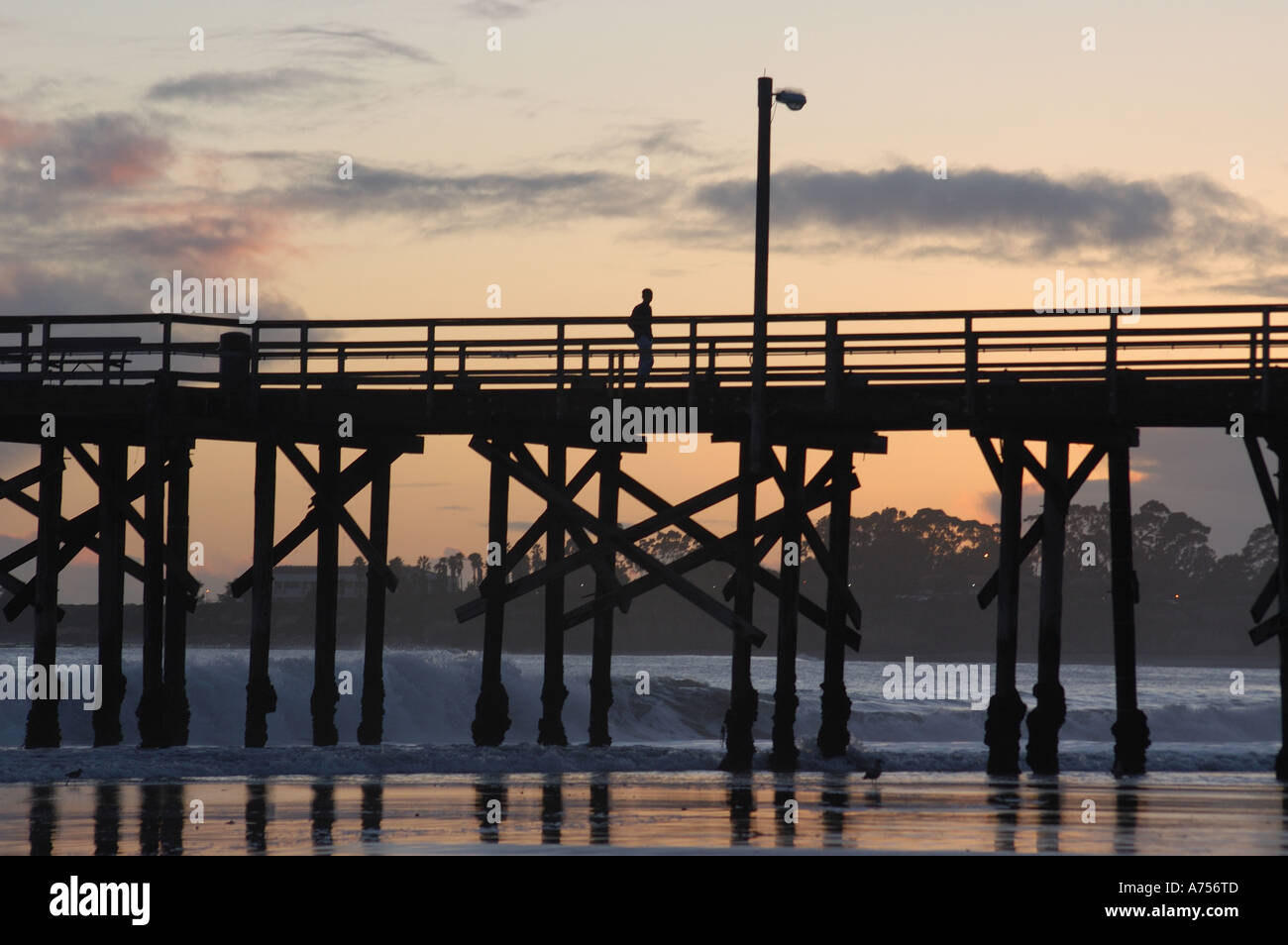 Pier at sunet hi-res stock photography and images - Alamy
