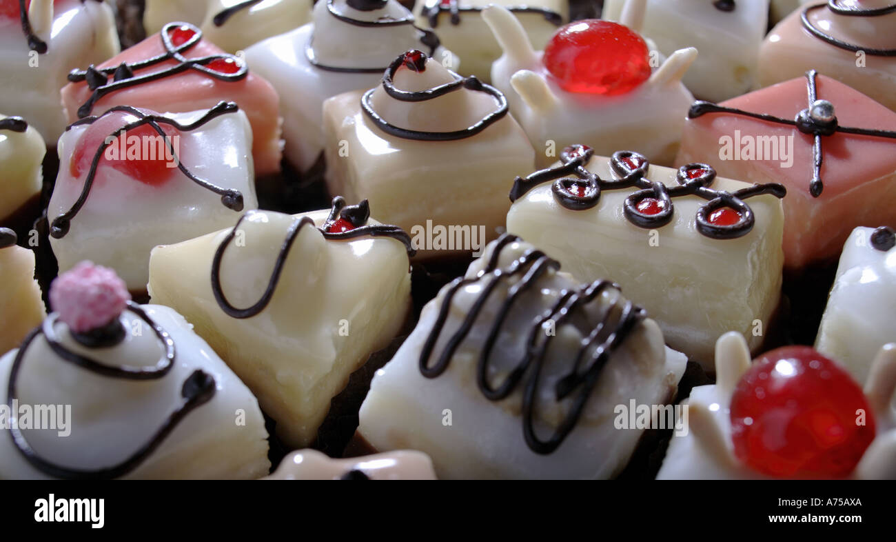 Petit fours hi-res stock photography and images - Alamy