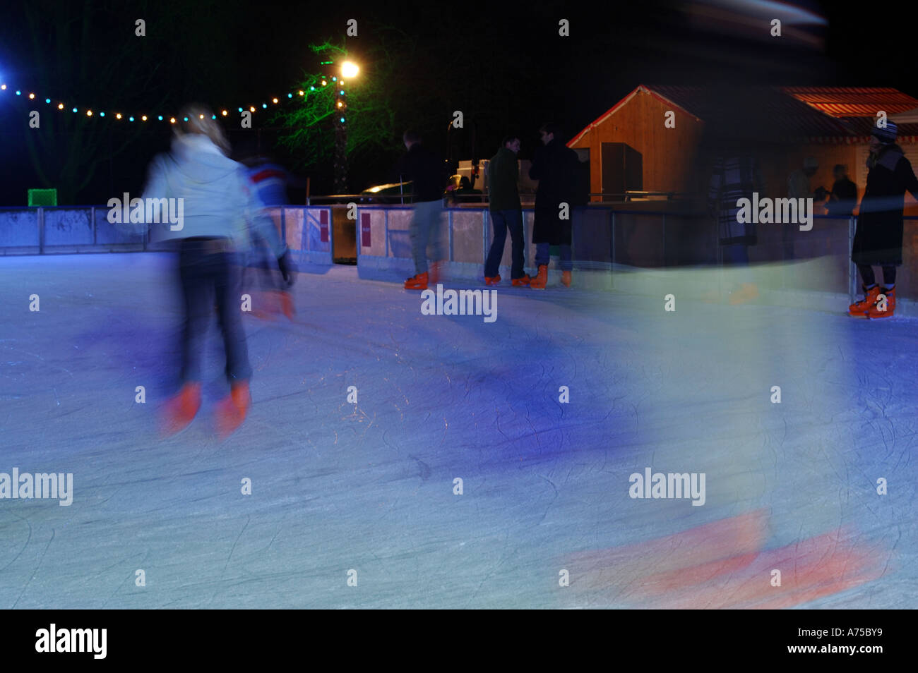 Ice skating by night at Hampstead Heath, North London Stock Photo - Alamy