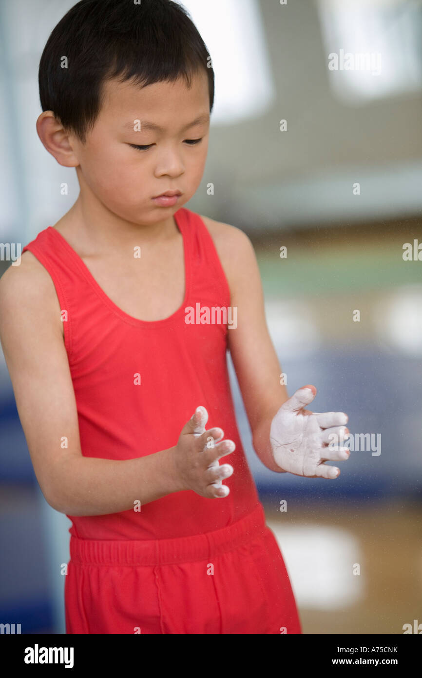 Chalk chalking hands hand hi-res stock photography and images - Alamy