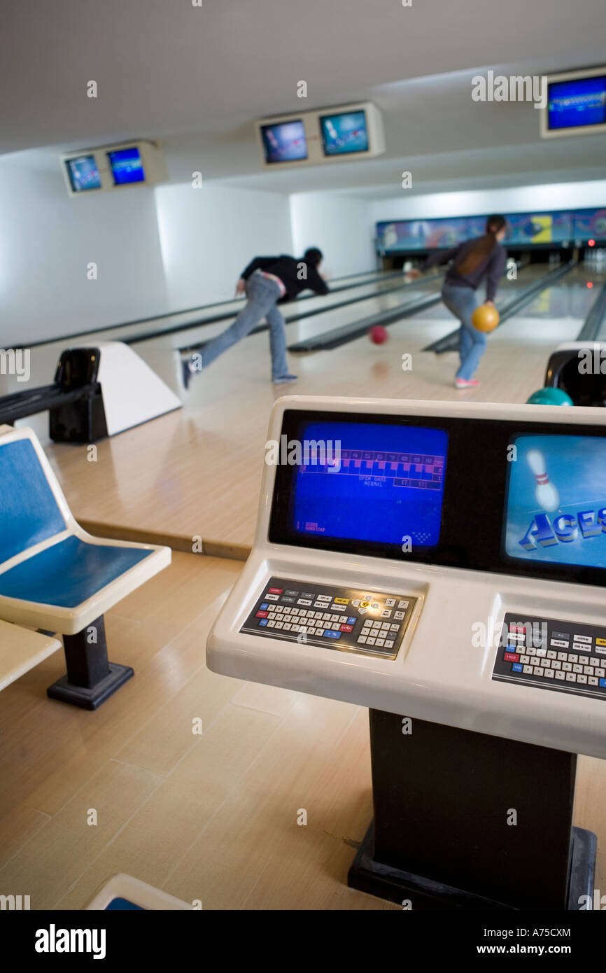 Ball mid adult adult bowling hi-res stock photography and images - Alamy