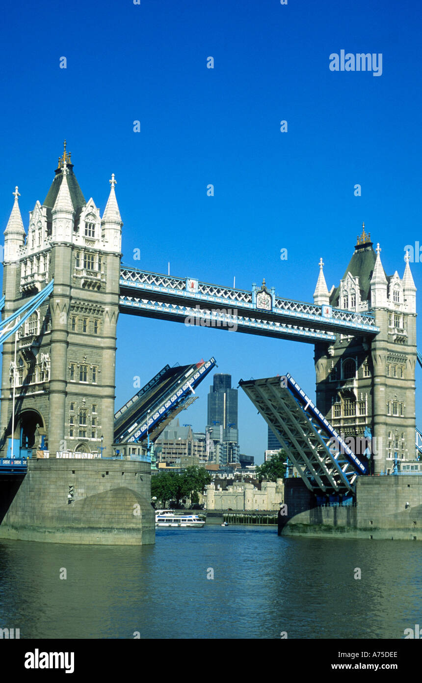 Open london river hi-res stock photography and images - Alamy