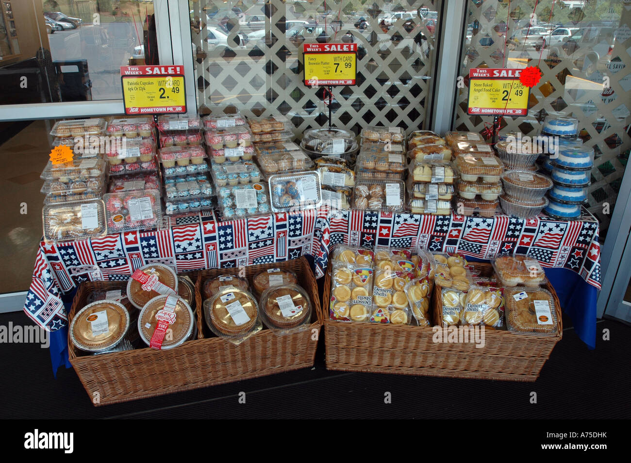 Muffins packaging hi-res stock photography and images - Alamy