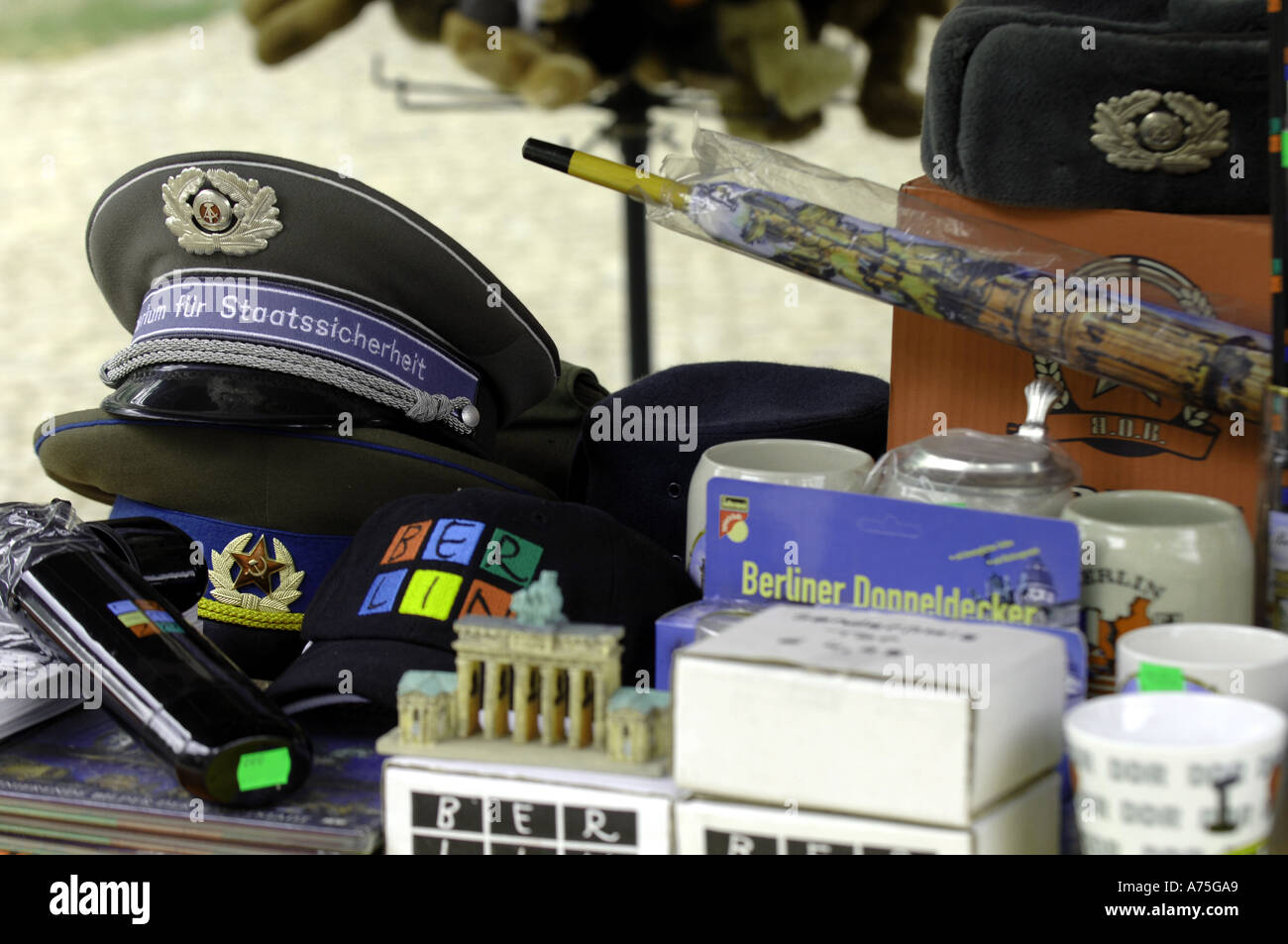 checkpoint charlie Friedrichstr friedrichstrasse Berlin hats army ...