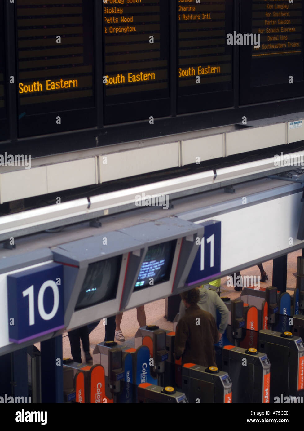 Victoria station barrier hi-res stock photography and images - Alamy