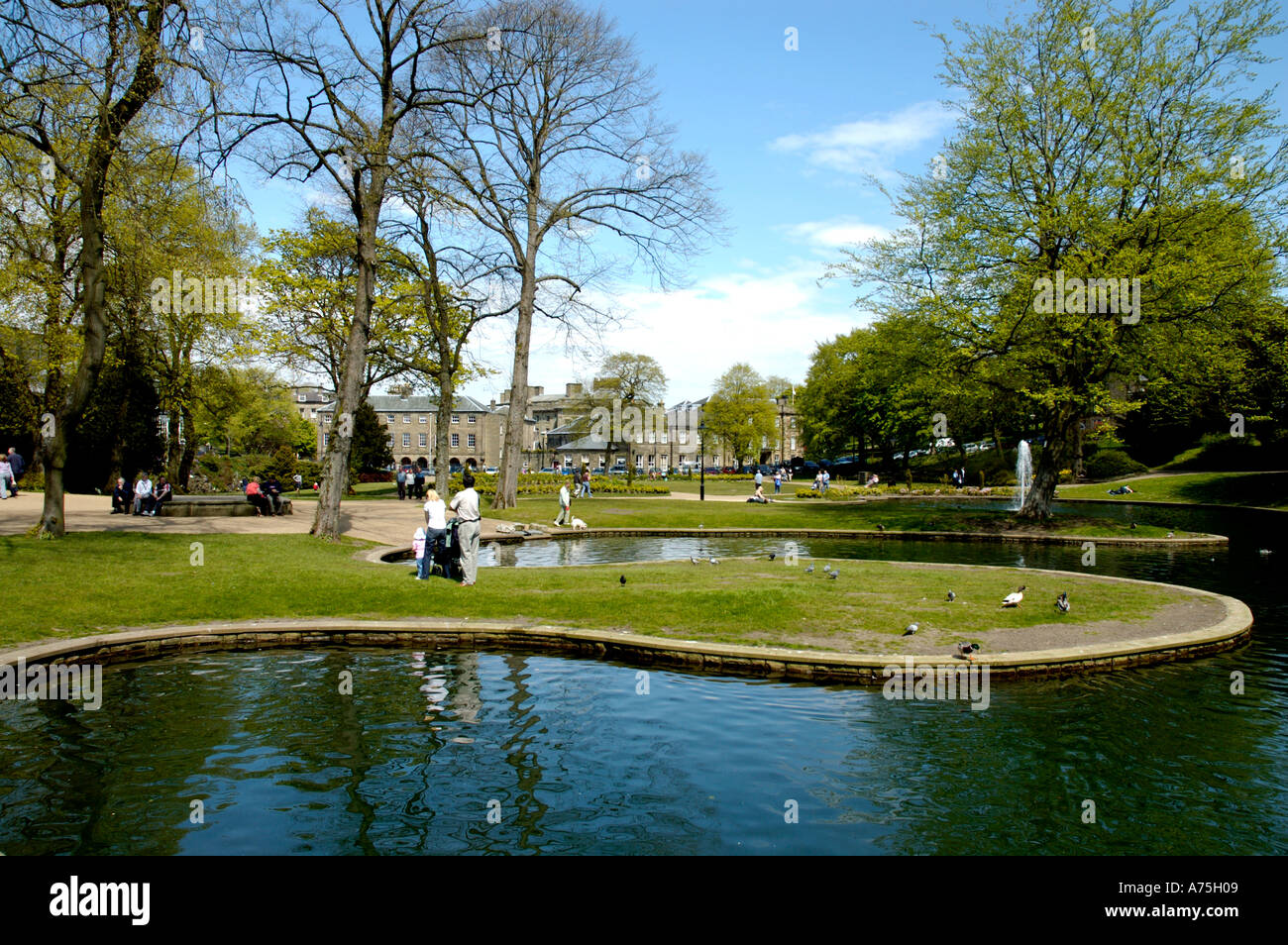 Buxton park gardens lake hi-res stock photography and images - Alamy