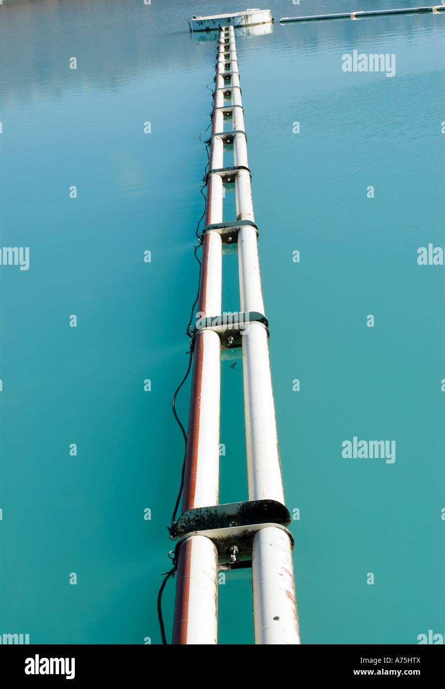 Floating booms at Lake Ruataniwha hydroelectric dam Stock Photo - Alamy