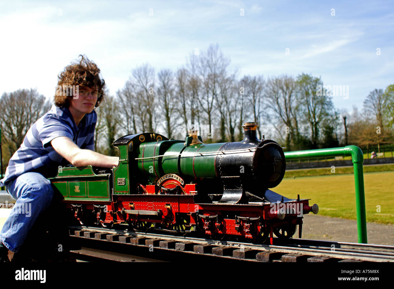 Midget man hi-res stock photography and images - Alamy