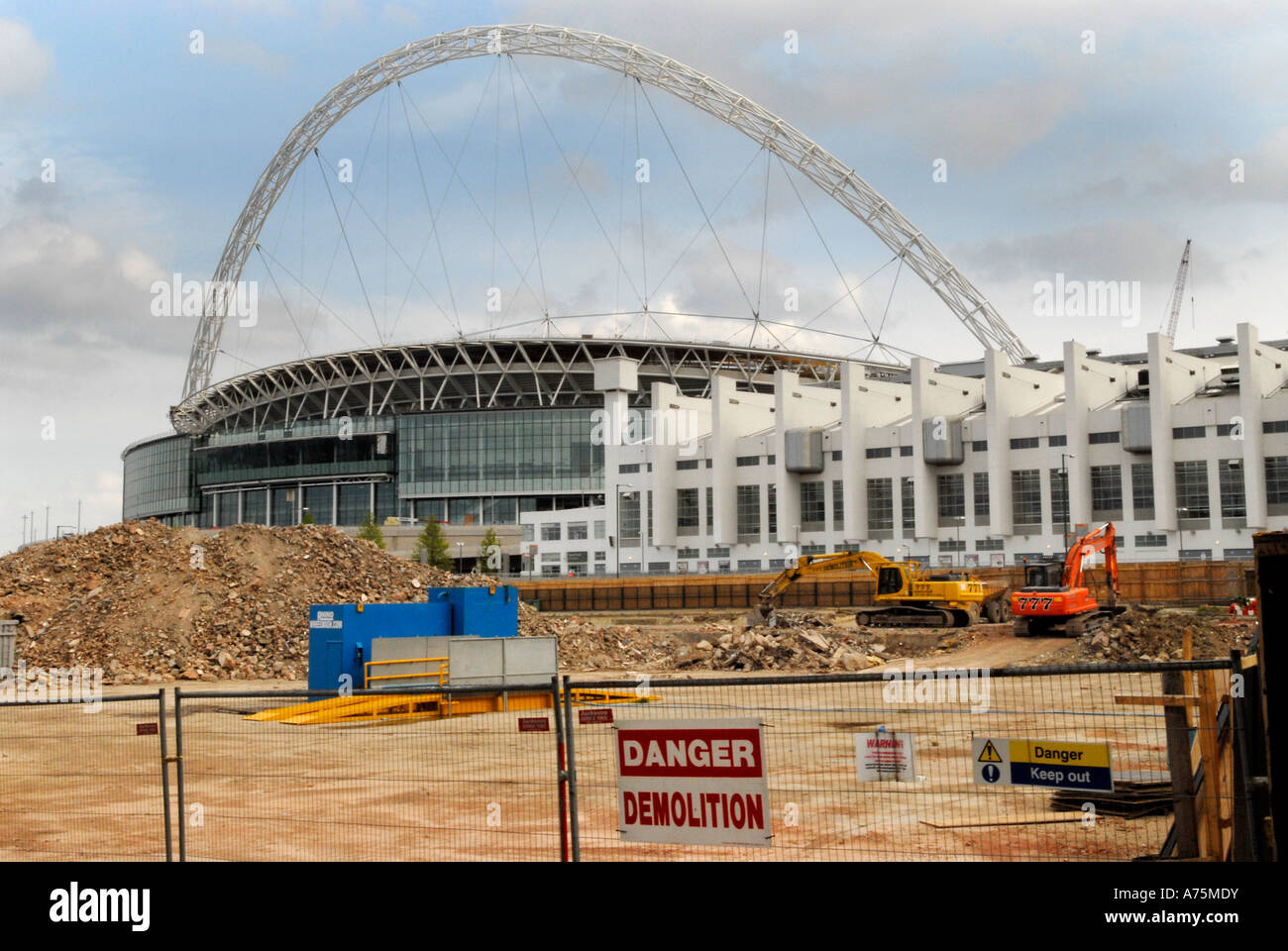 Demolition of wembley stadium hi-res stock photography and images - Alamy