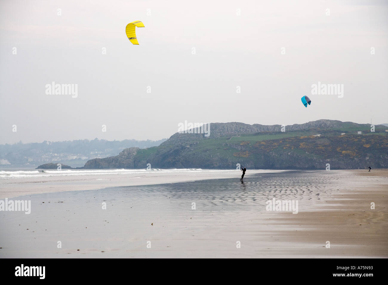 Kite skateboarding at Black Rock Sands North Wales UK Stock Photo - Alamy