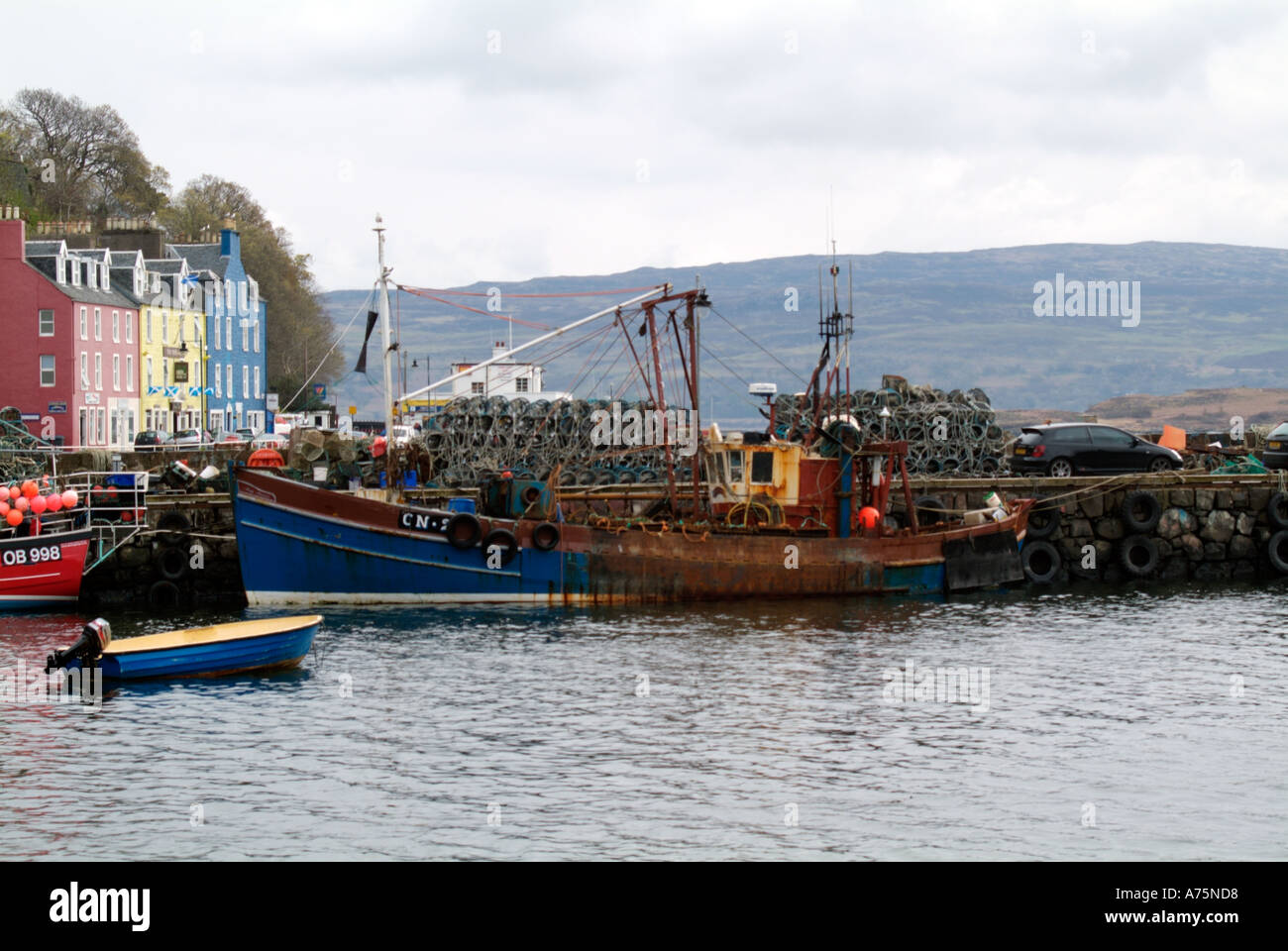 Fishing boat Tobermory bay Isle of Mull Scotland Stock Photo - Alamy