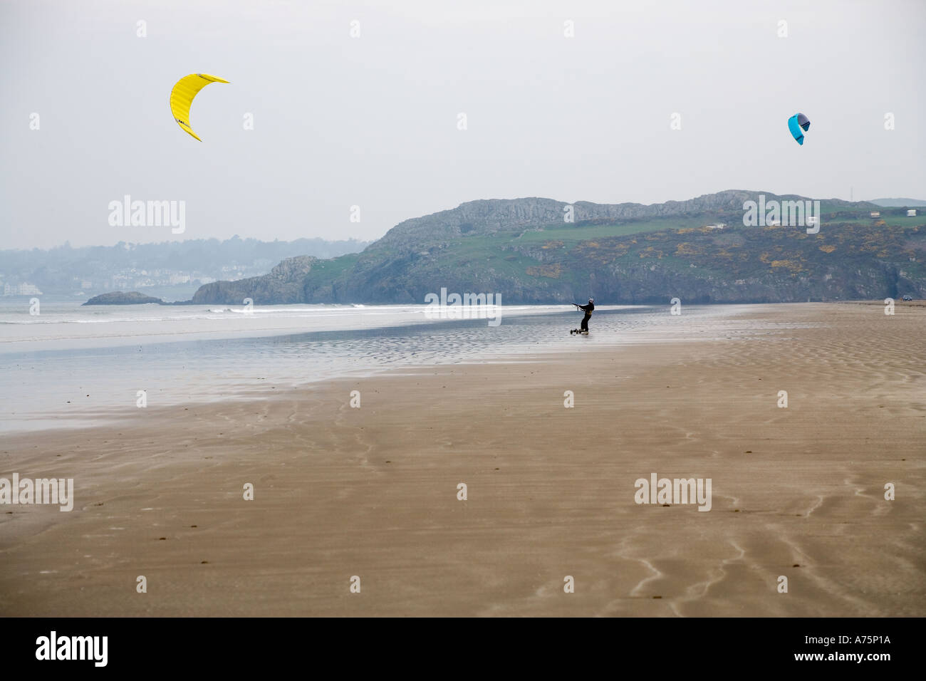 Kite skateboarding at Black Rock Sands North Wales UK Stock Photo - Alamy