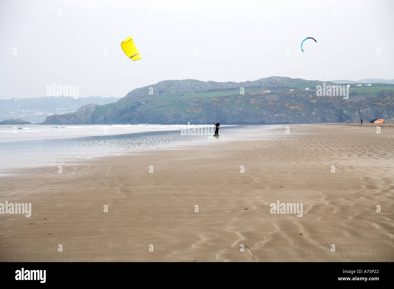 Kite skateboarding at Black Rock Sands North Wales UK Stock Photo - Alamy