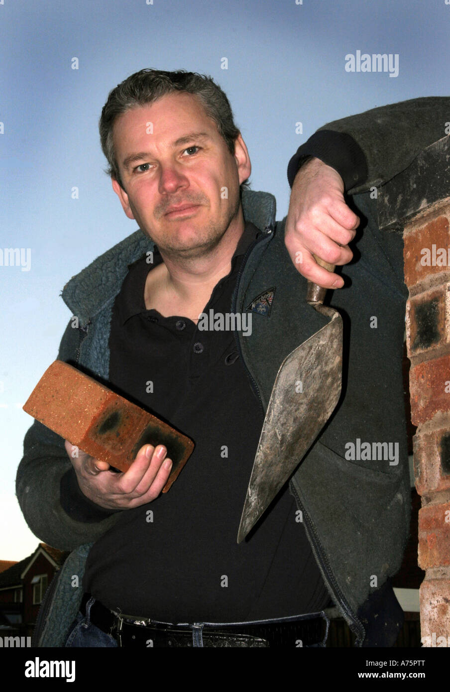 BRICKLAYER TRADESMAN MAN WITH TROWEL UK Stock Photo - Alamy