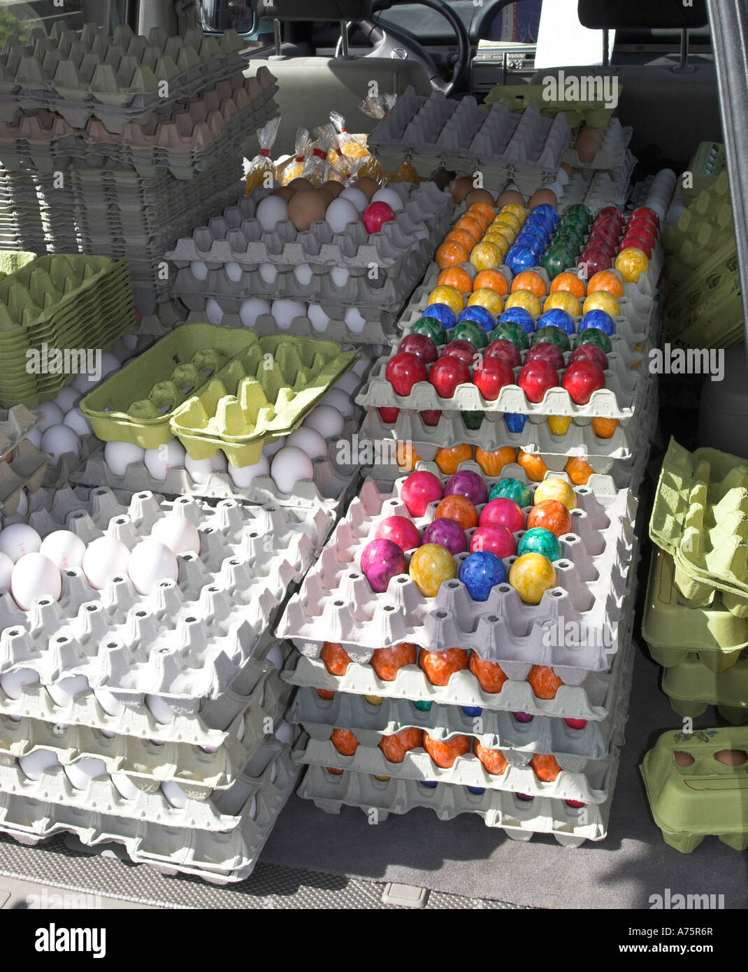 Load many pile fragile shipment hi-res stock photography and images - Alamy