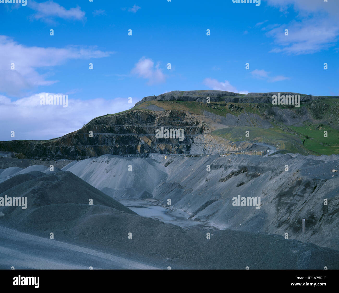 Dry Rigg Limestone Quarry, above Horton-in-Ribblesdale, North Yorkshire ...