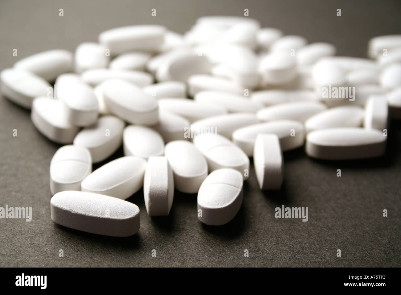 Drugs tablets capsule capsules hi-res stock photography and images - Alamy