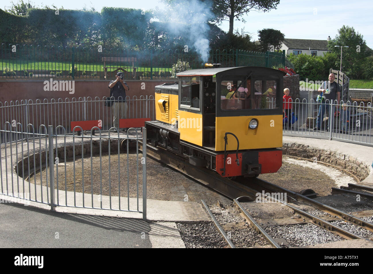 Engine on turntable hi-res stock photography and images - Alamy