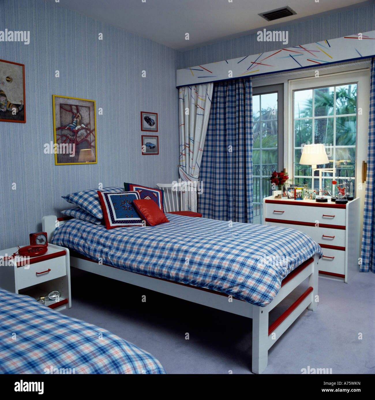 Blue check duvet hi-res stock photography and images - Alamy