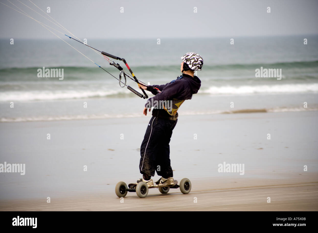 Kite skateboarding at Black Rock Sands North Wales Stock Photo - Alamy