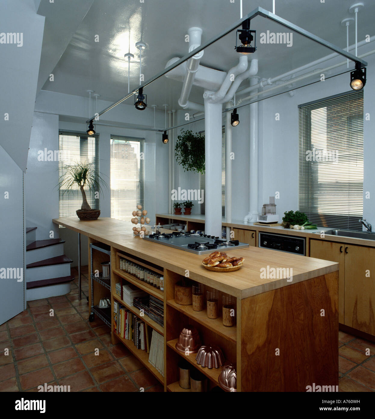 Tubular lighting hi-res stock photography and images - Alamy