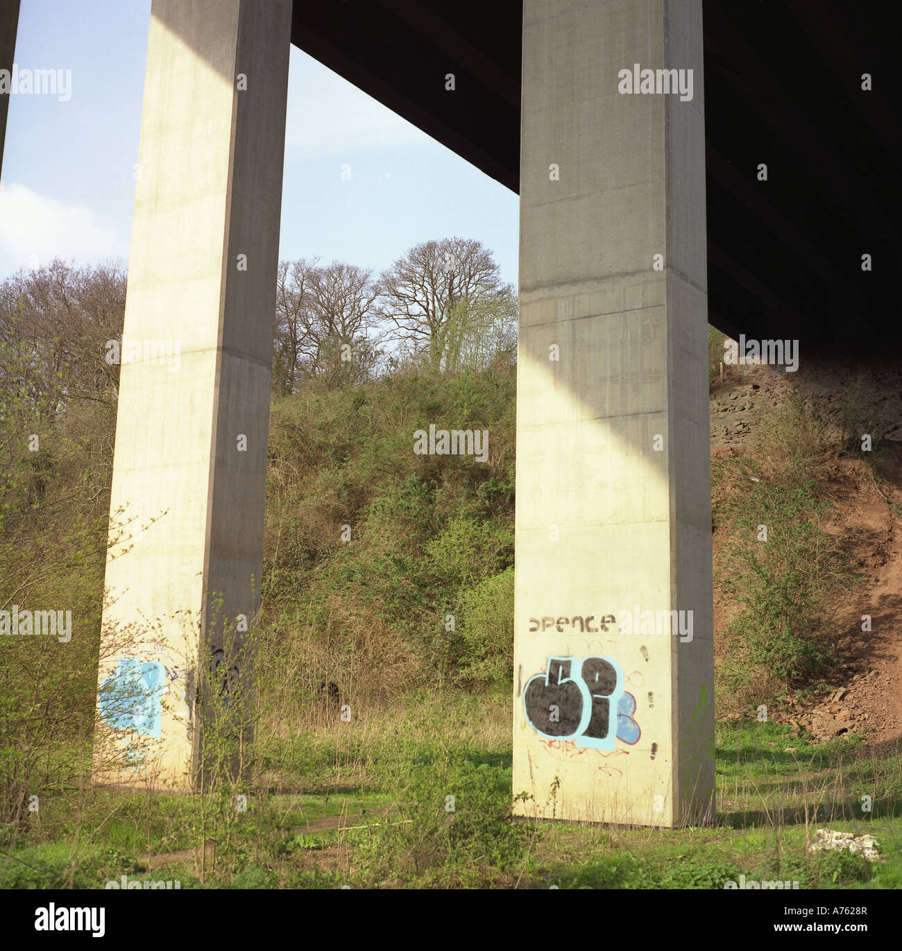 flyover pillars with graffiti Stock Photo - Alamy