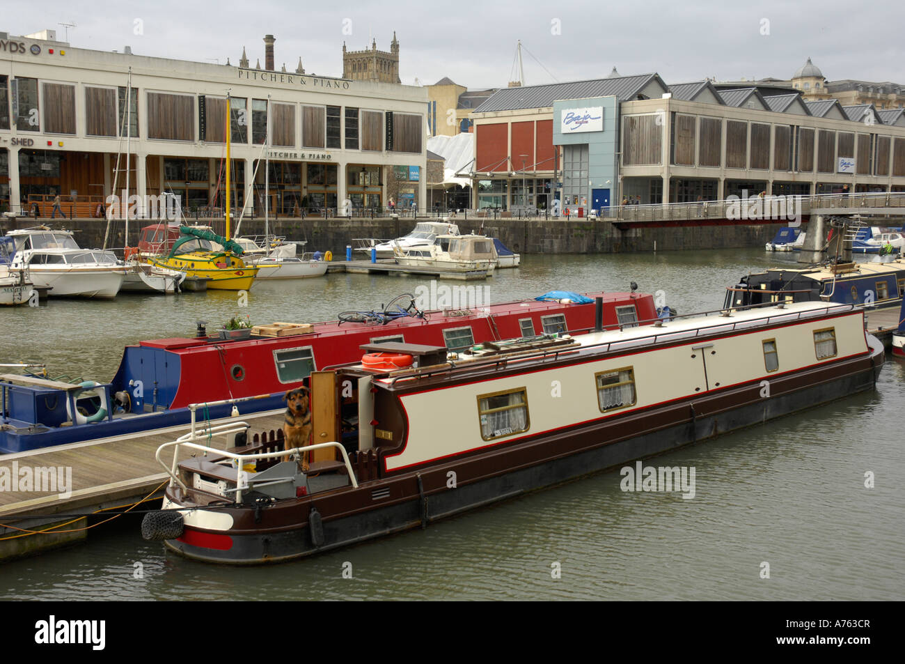 Narrow Boats in Bristol docks Stock Photo - Alamy