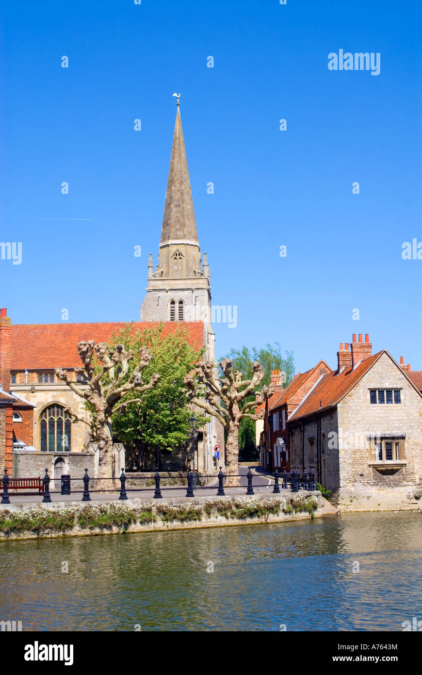 Abingdon, Oxfordshire, England. The spire of St Helens church and the ...