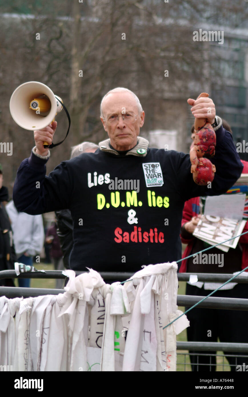 peace demonstration parliament square london march 2003 Stock Photo - Alamy