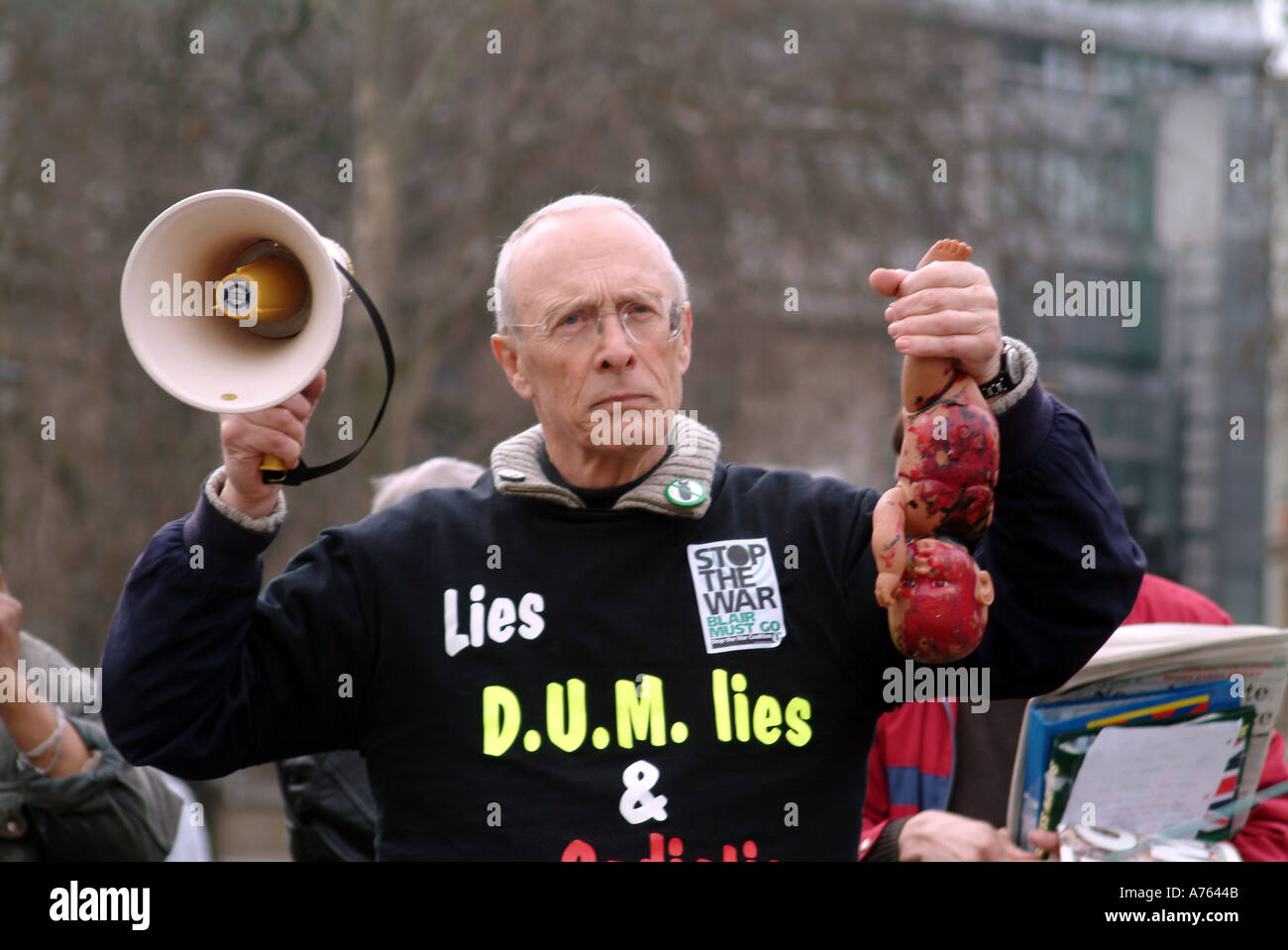 peace demonstration parliament square london march 2003 Stock Photo - Alamy