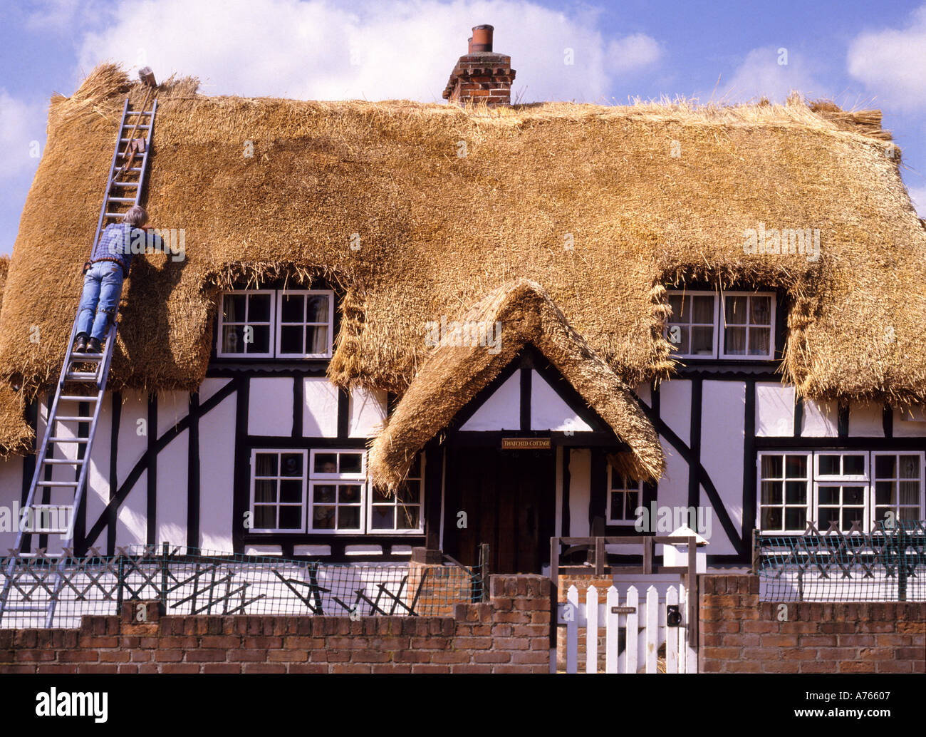 Thatched cottage cottages porch hi-res stock photography and images - Alamy
