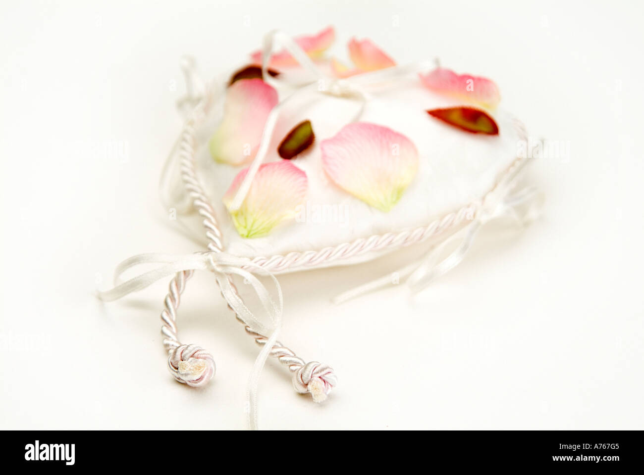 Heart shaped sachet with roses Stock Photo - Alamy