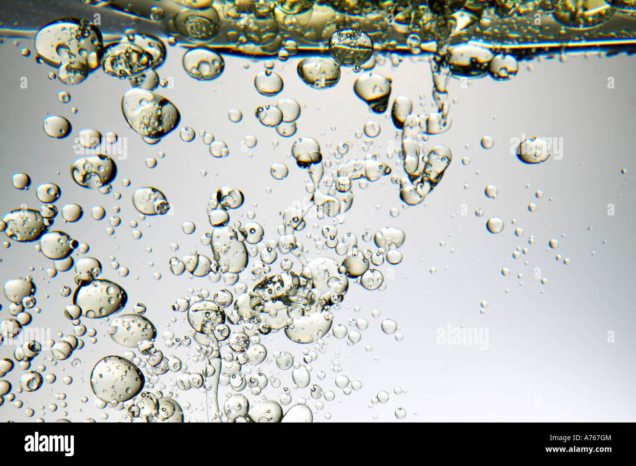 Oil drops in water, close-up Stock Photo - Alamy