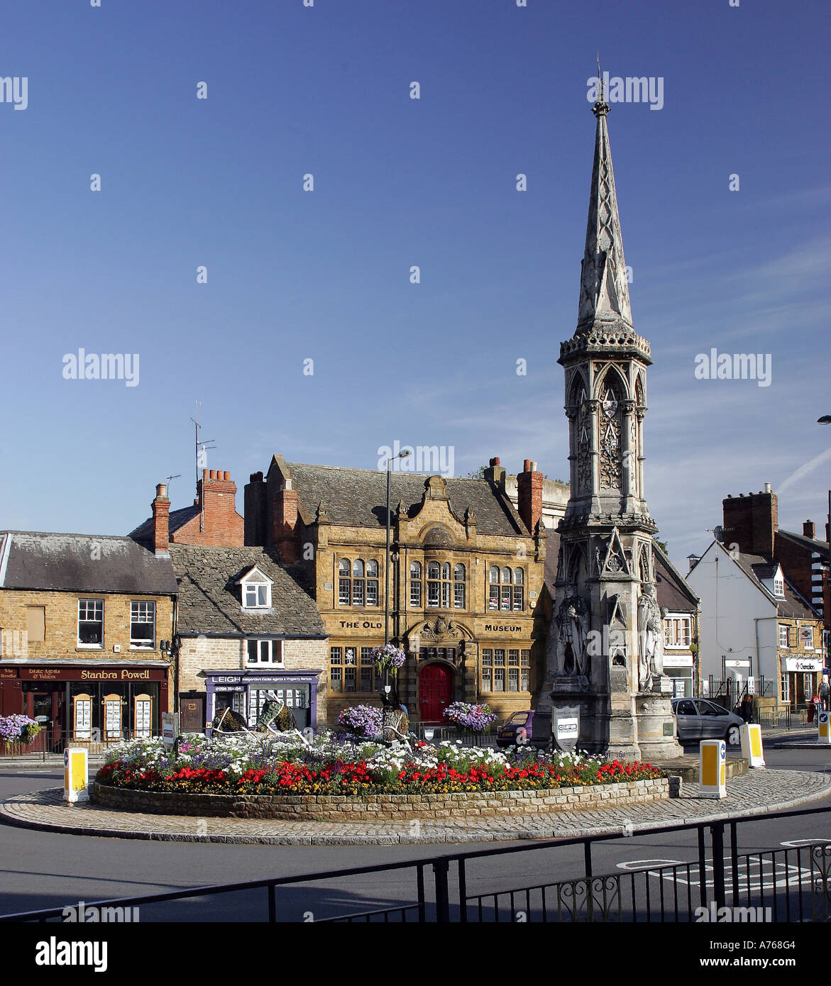 Banbury cross oxfordshire monument hi-res stock photography and images ...