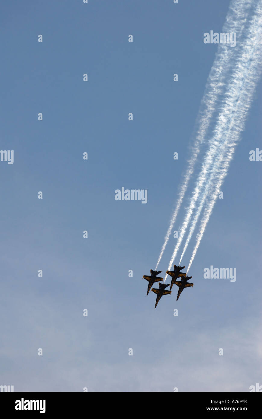 Flying demonstrations hi-res stock photography and images - Alamy