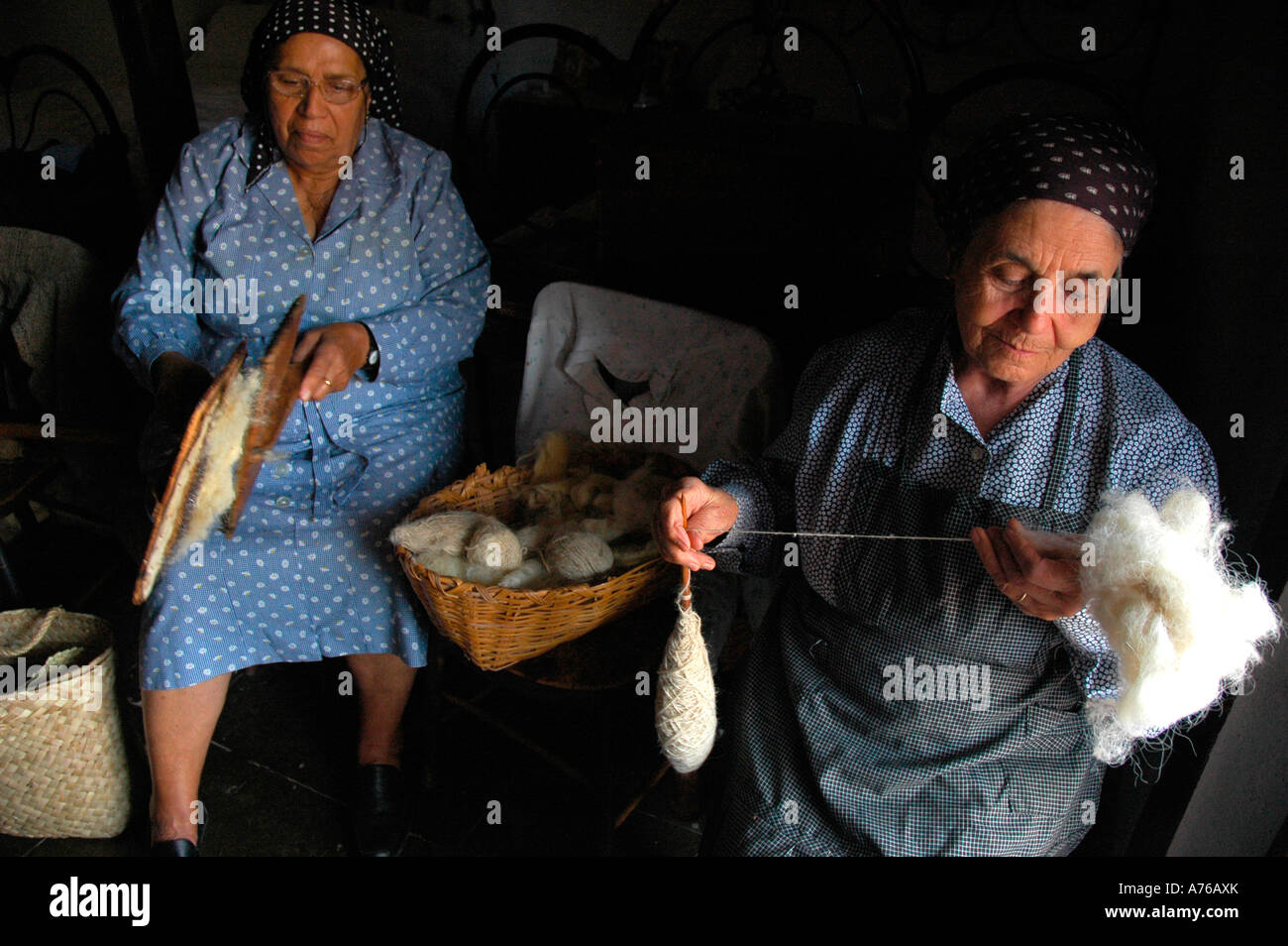 Spinning sheep wool Live Museum of Old Traditions in La Aldea de San ...