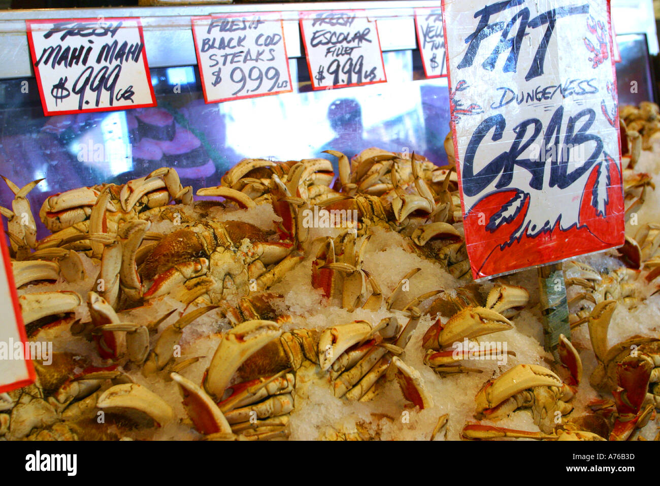 Fresh dungeness crabs and seafood at Seattle s Pike Place market Stock ...