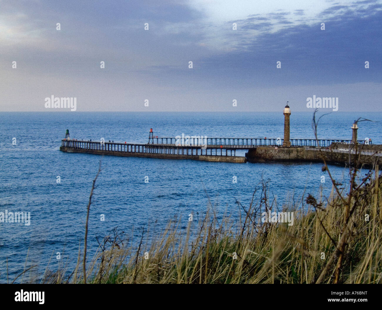 Cliff top lighthouses hi-res stock photography and images - Alamy