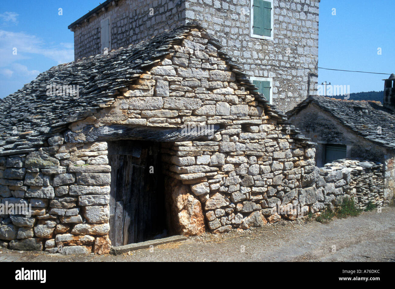 Mortarless hi-res stock photography and images - Alamy