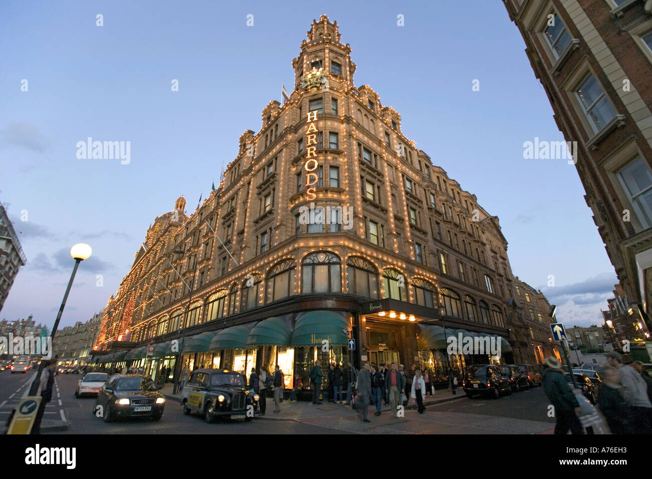 Harrods owner mohamed al fayed hi-res stock photography and images - Alamy