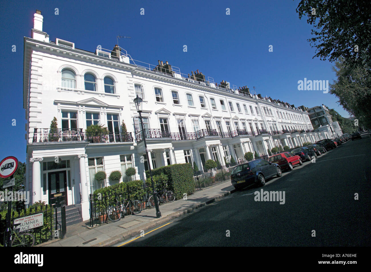 Victorian terraced house in london hi-res stock photography and images ...
