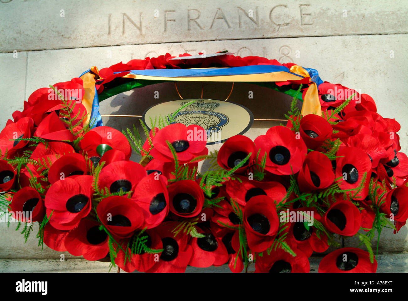 Poppy wreath on the Cenotaph on Remembrance Day 2006 in London Stock ...