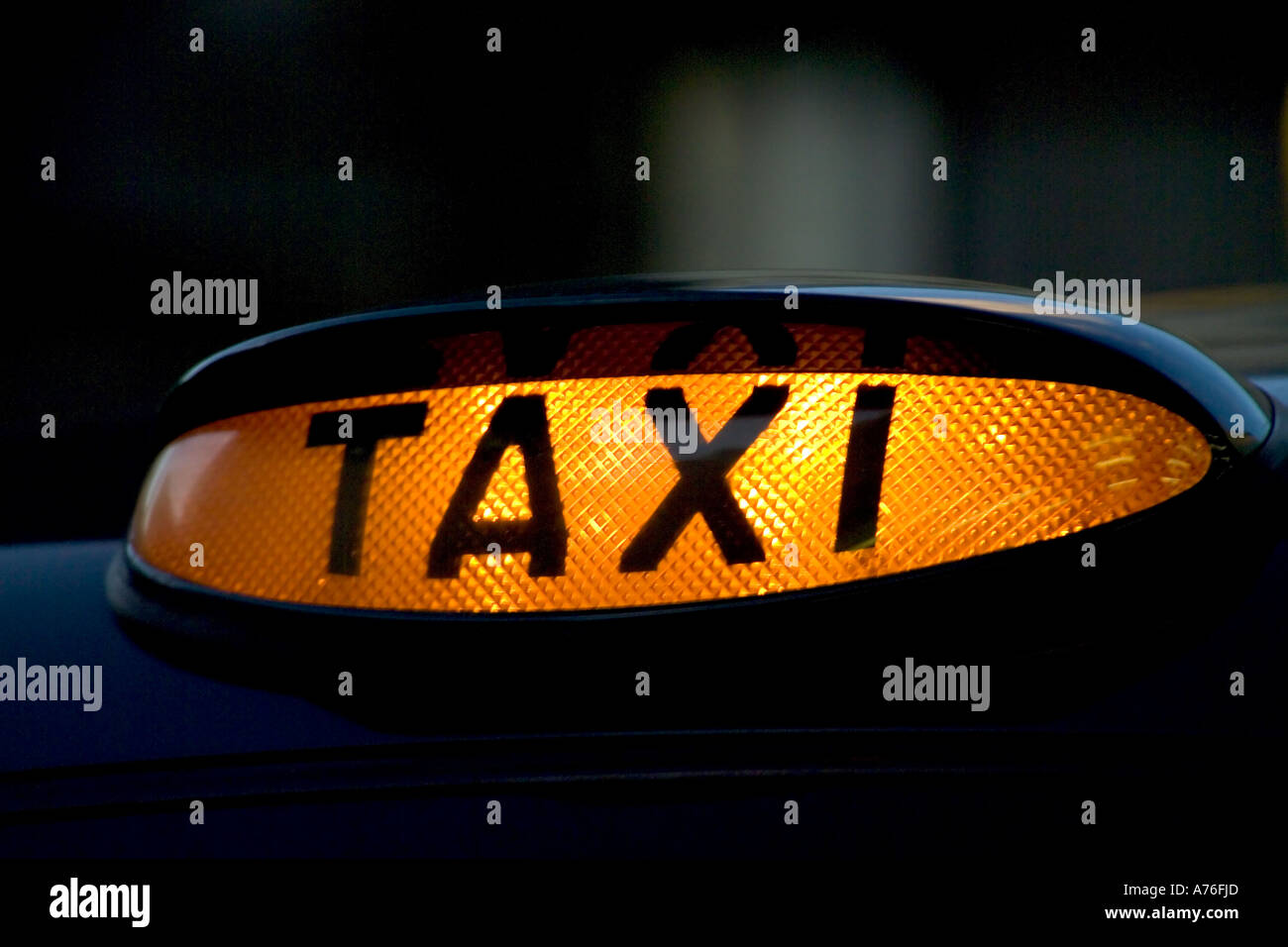 London taxi sign close up hi-res stock photography and images - Alamy