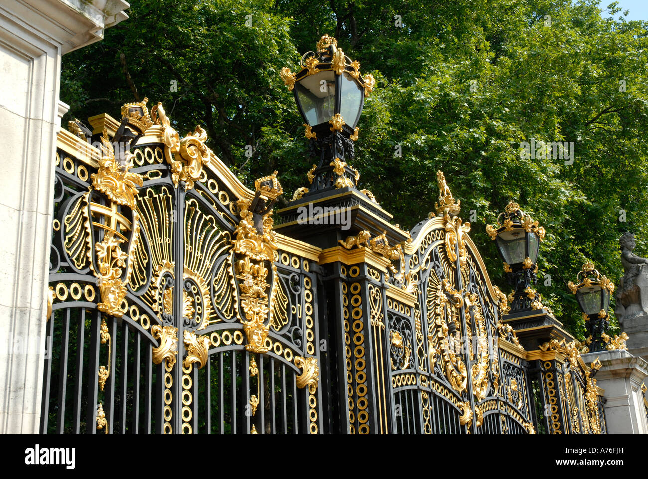 The Canada Gate at Buckingham Palace London Stock Photo - Alamy