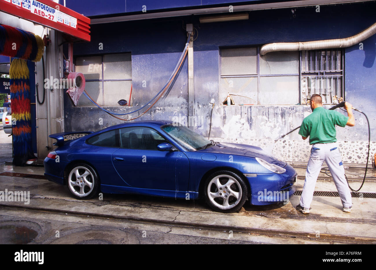 Cleaning porsche hi-res stock photography and images - Alamy