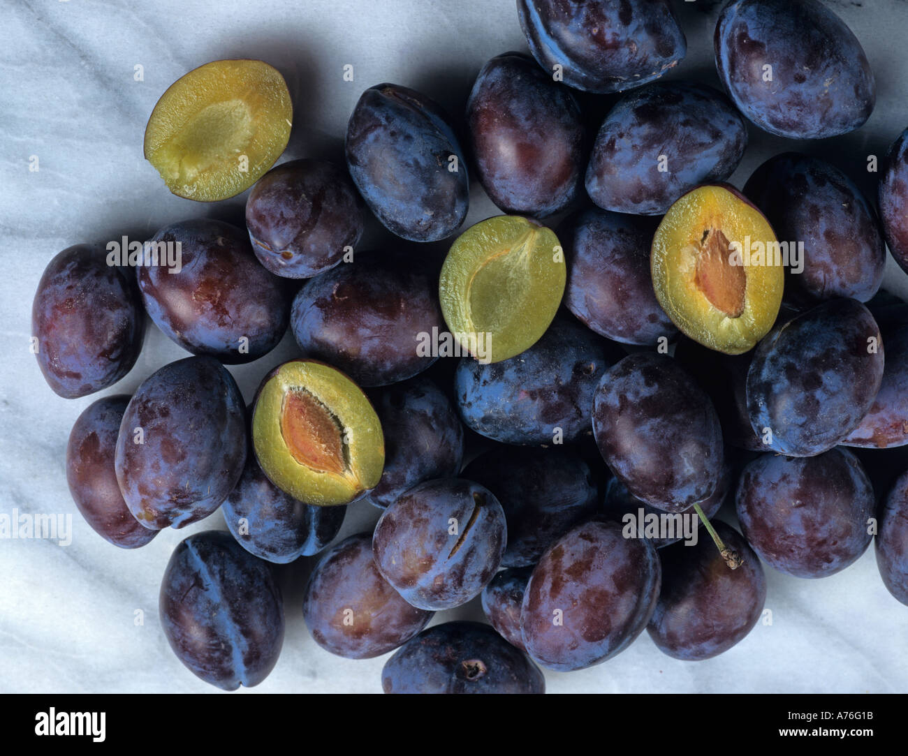 Frisch pflaumen hi-res stock photography and images - Alamy